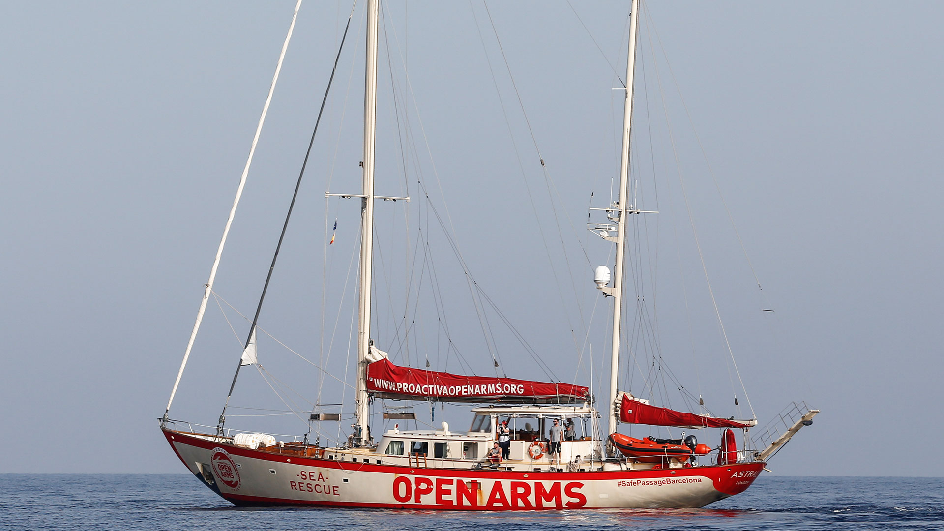 La Conmovedora Tarea Del Catalán Que Se Tira Al Mar Para Salvar