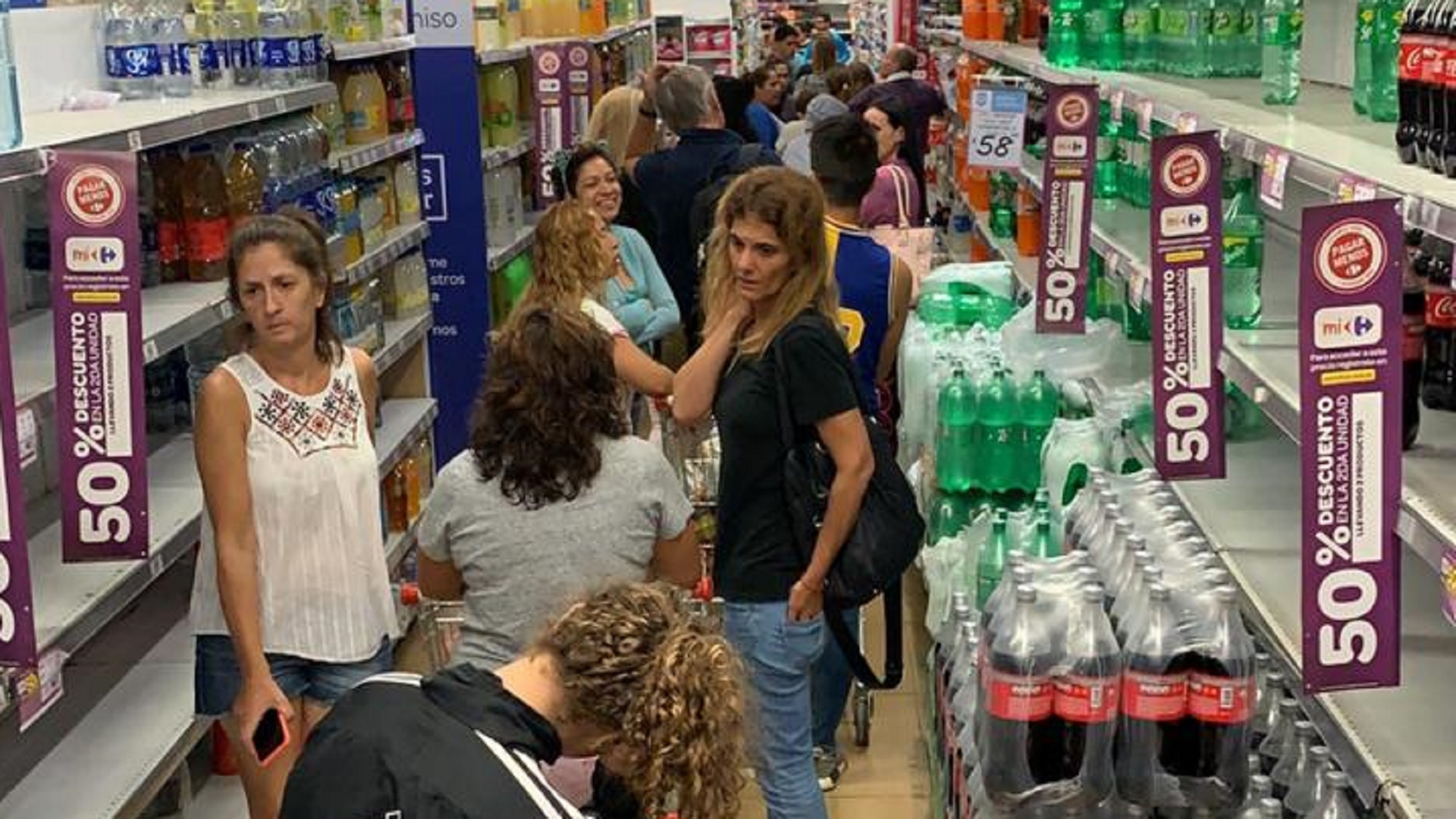 Pese A Las Recomendaciones Decenas De Personas Se Amontonan En Filas 7528