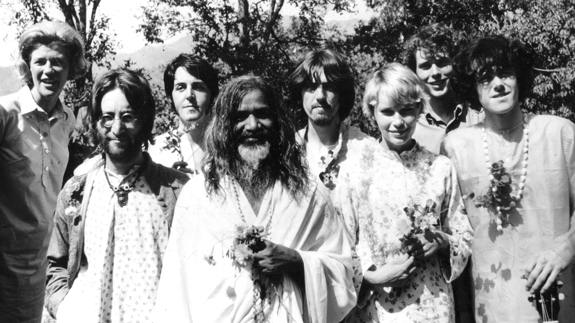 Los Beatles En India Sospechas De Abusos Sexuales 48 Canciones Y El Señor De Los Anillos Infobae